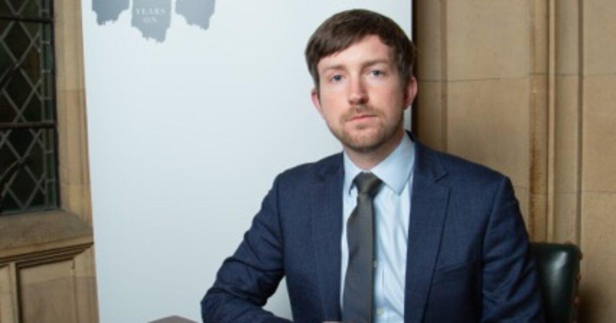 Dan Tomlinson MP signs Holocaust Educational Trust Book of Commitment ...